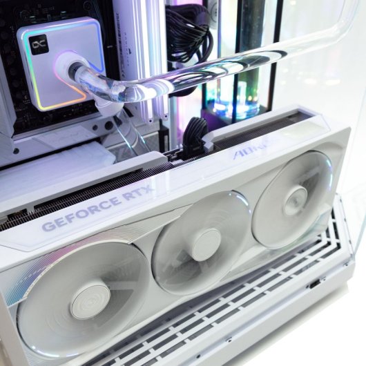 PcCom Custom Ryzen 7 9800X3D / 64 GB / 4TB SSD / RTX 5090 + Windows 11 ...